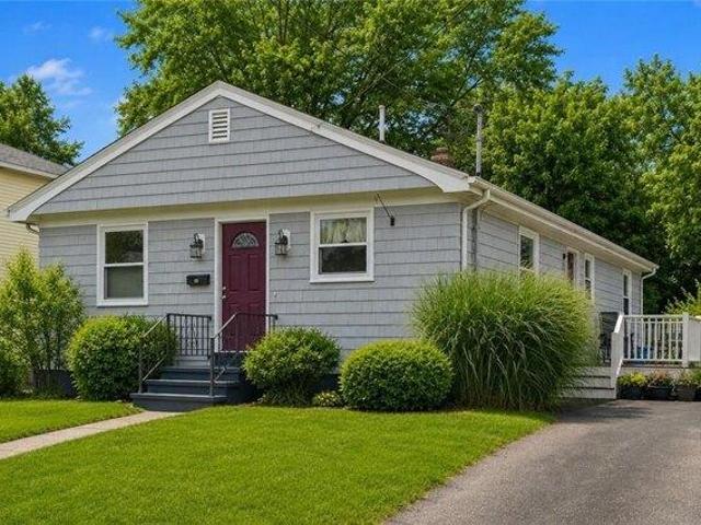 house with 3 bedroom, Cranston RI DS104441417