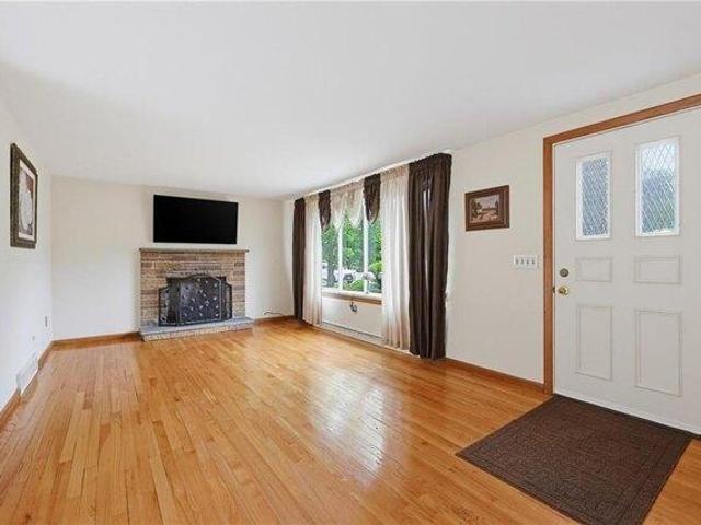 house with 3 bedroom, Cranston RI DS104407871
