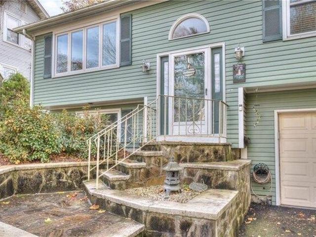 house with 3 bedroom, Cranston RI ES103069635