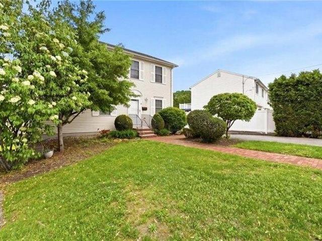 house with 3 bedroom, Cranston RI ES103071139