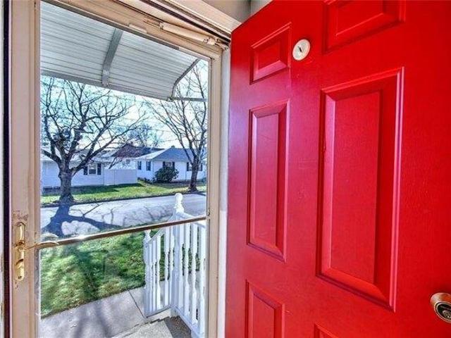 house with 3 bedroom, Cranston RI ES103075238