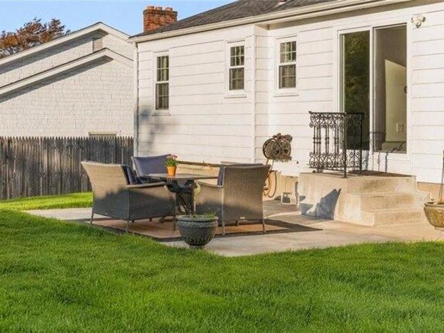 house with 3 bedroom, Cranston RI ES103018838