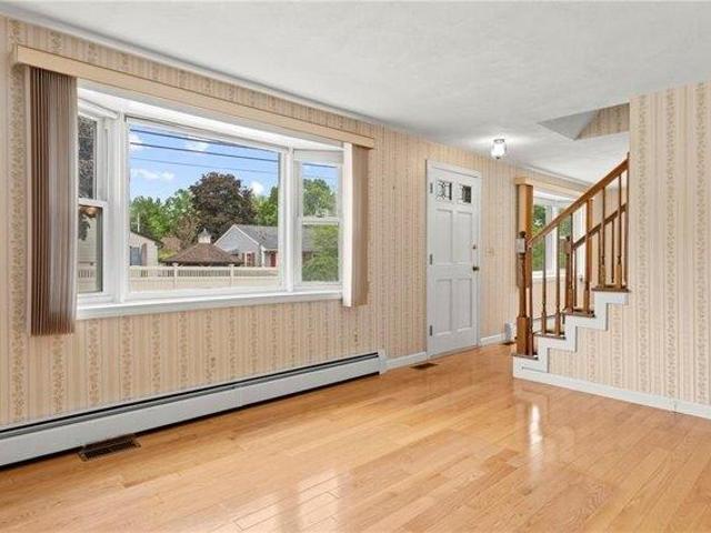 house with 3 bedroom, Cranston RI ES103034016