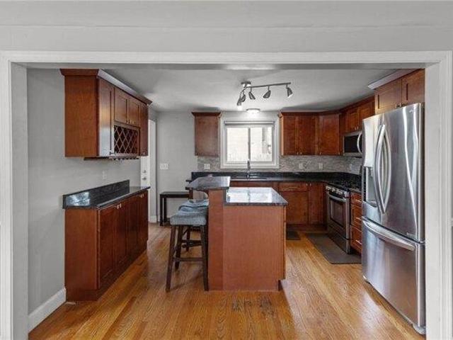 house with 3 bedroom, Cranston RI ES103034210
