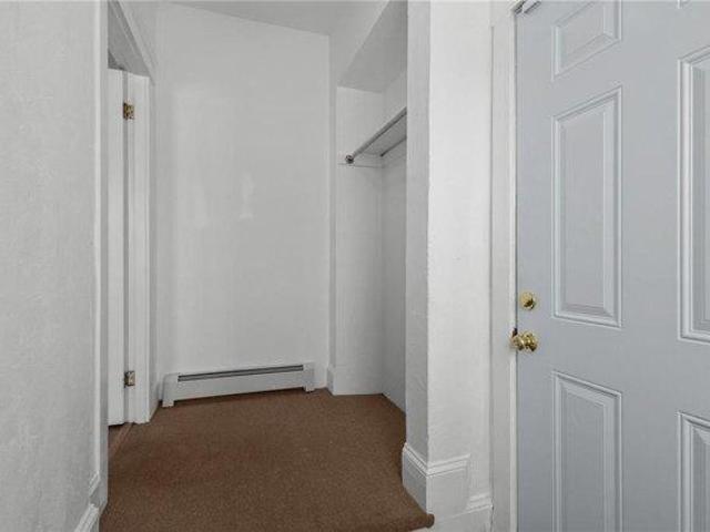house with 3 bedroom, Cranston RI ES103036926