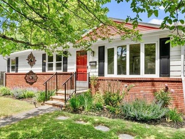 house with 3 bedroom, Cranston RI ES103037818