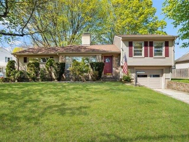 house with 3 bedroom, Cranston RI ES103127598