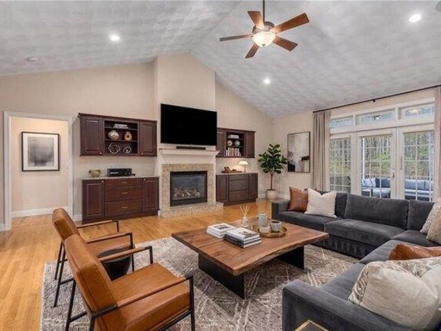house with 3 bedroom, Cranston RI ES103220777