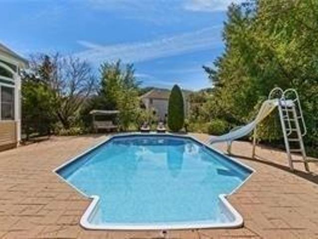house with 3 bedroom, Cranston RI ES103444656