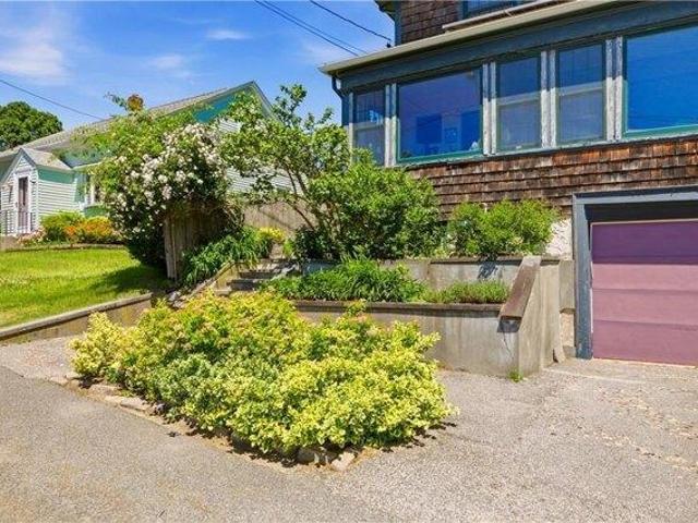 house with 3 bedroom, Cranston RI ES103666718