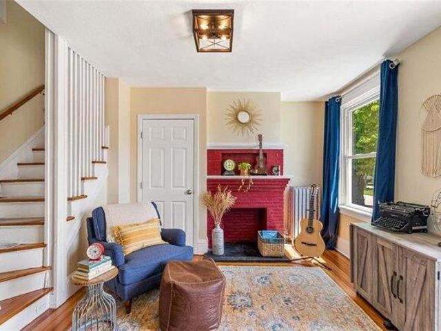 house with 3 bedroom, Cranston RI ES103623616
