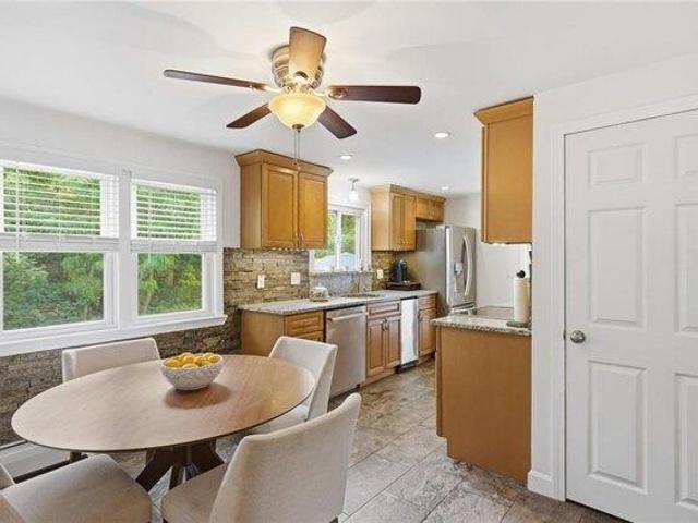 house with 3 bedroom, Cranston RI ES103889287