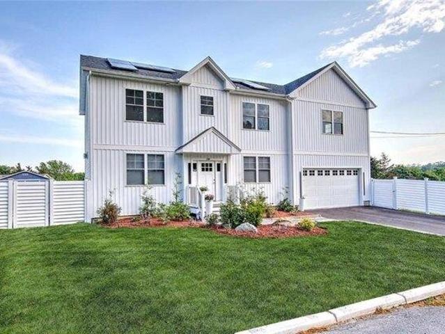 house with 3 bedroom, Cranston RI ES104008591