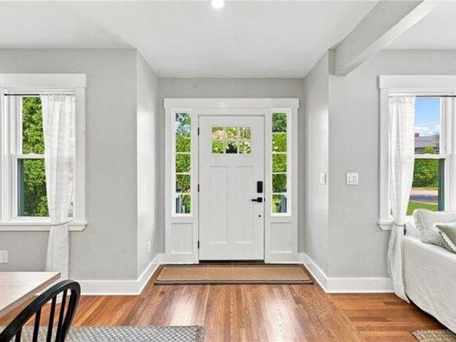 house with 3 bedroom, Cranston RI ES104192552