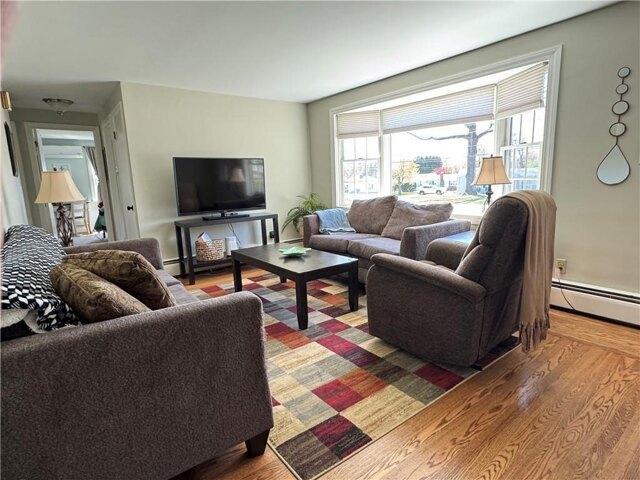 house with 3 bedroom, Cranston RI ES104111794