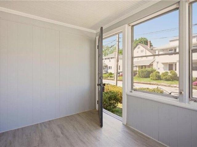 house with 3 bedroom, Cranston RI ES104112144