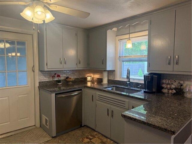 house with 3 bedroom, Cranston RI ES104263321