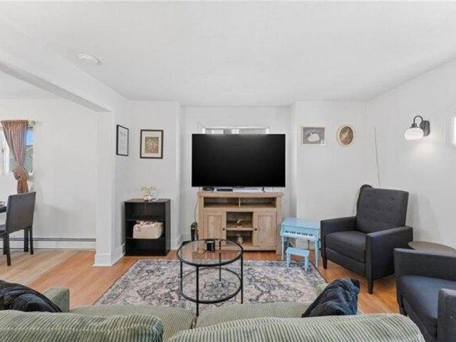 house with 3 bedroom, Cranston RI ES104264455
