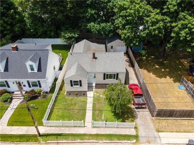 house with 3 bedroom, Cranston RI ES104299264