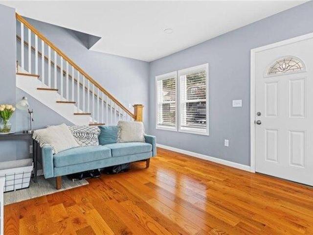 house with 3 bedroom, Cranston RI ES104351490