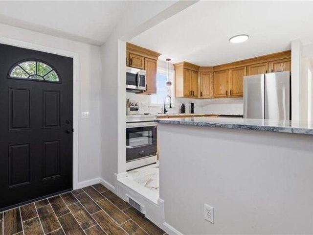 house with 3 bedroom, Cranston RI ES104440621