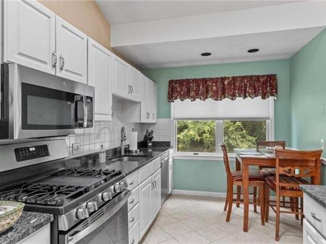 house with 3 bedroom, Cranston RI ES104540655