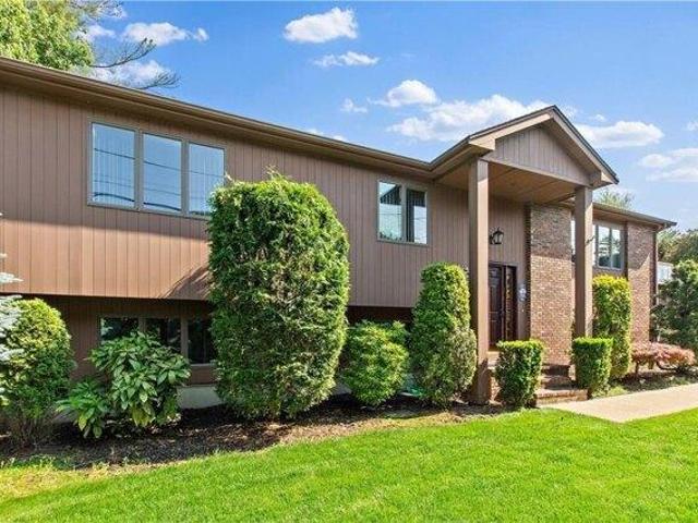 house with 3 bedroom, Cranston RI ES104540809