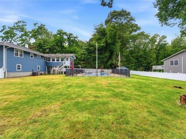 house with 3 bedroom, Cranston RI ES104607492
