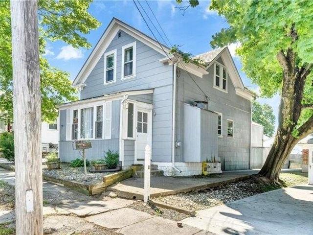 house with 3 bedroom, Cranston RI ES104851288
