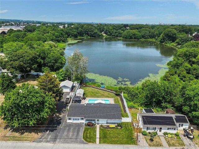 house with 3 bedroom, Cranston RI ES104869362