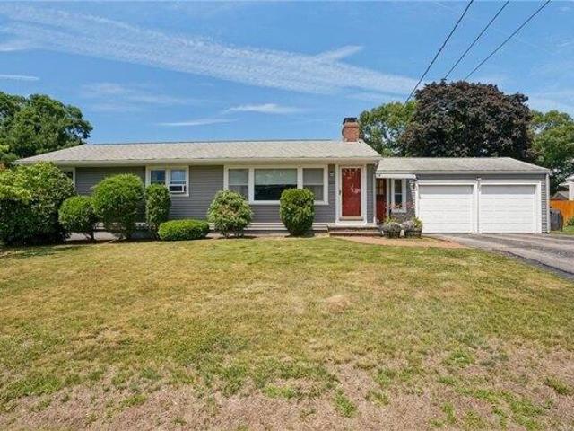 house with 3 bedroom, Cranston RI ES104869984