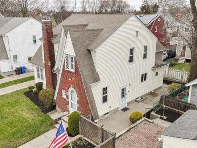 house with 3 bedroom, Cranston RI ES105080861