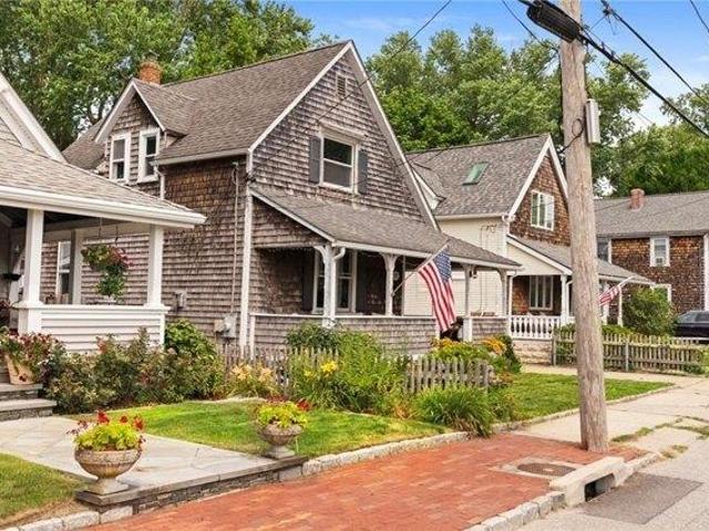 house with 3 bedroom, Cranston RI ES105094073
