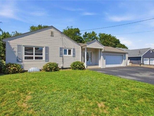 house with 3 bedroom, Cranston RI ES105095157