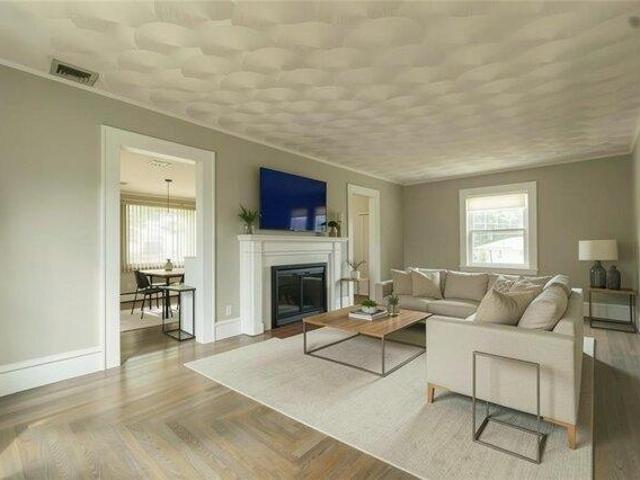 house with 3 bedroom, Cranston RI ES105144017