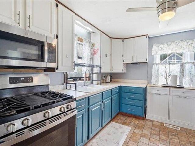 house with 3 bedroom, Cranston RI ES105144186