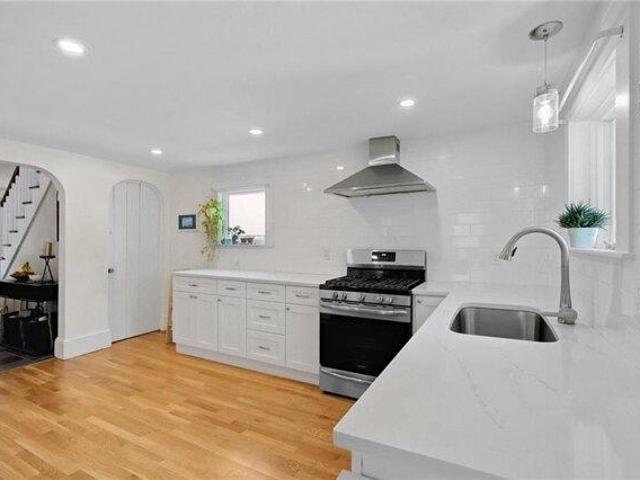 house with 3 bedroom, Cranston RI ES105190720