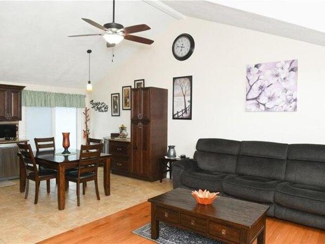 house with 3 bedroom, Cranston RI ES105106148