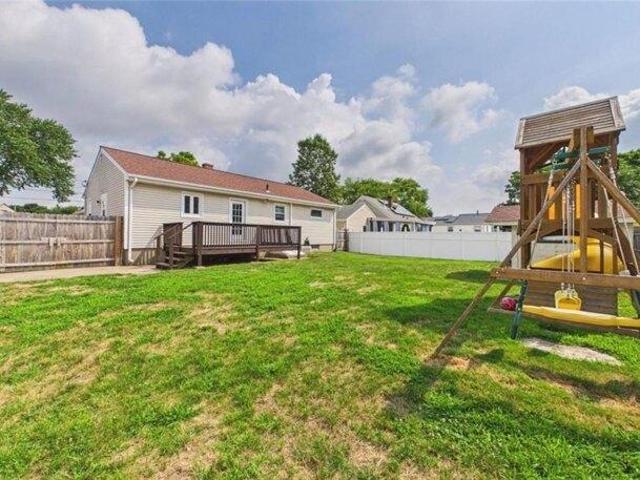 house with 3 bedroom, Cranston RI ES105114199