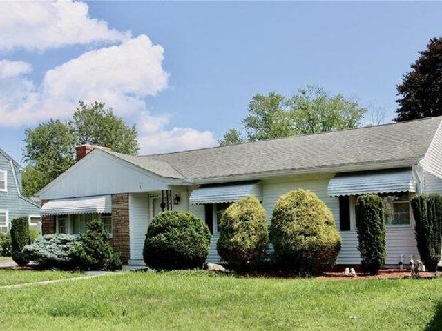 house with 3 bedroom, Cranston RI ES105115539