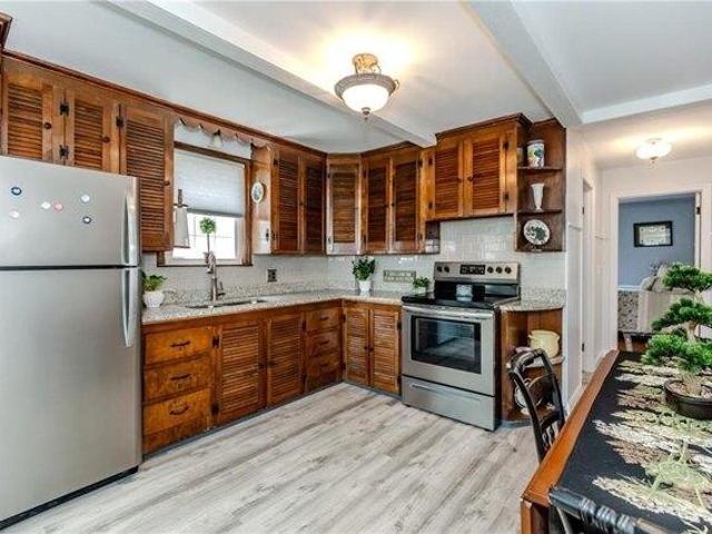 house with 3 bedroom, Cranston RI ES105123962