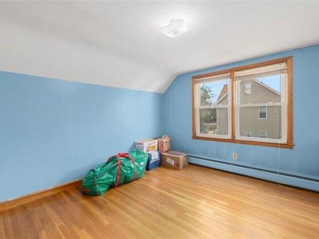 house with 3 bedroom, Cranston RI ES105229152