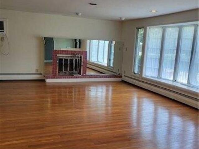 house with 3 bedroom, Cranston RI ES105229384