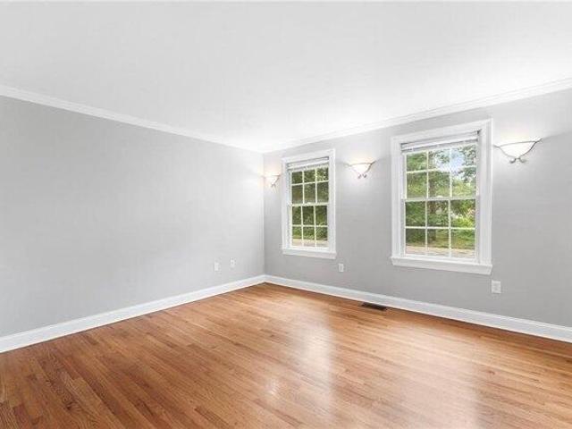 house with 3 bedroom, Cranston RI ES105229506