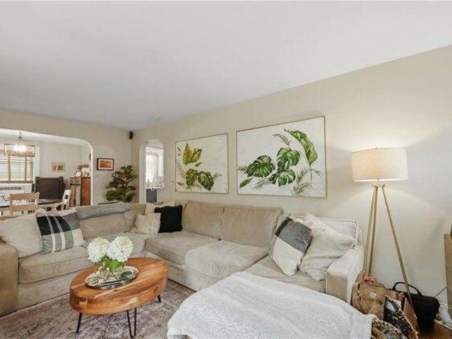 house with 3 bedroom, Cranston RI ES105232319