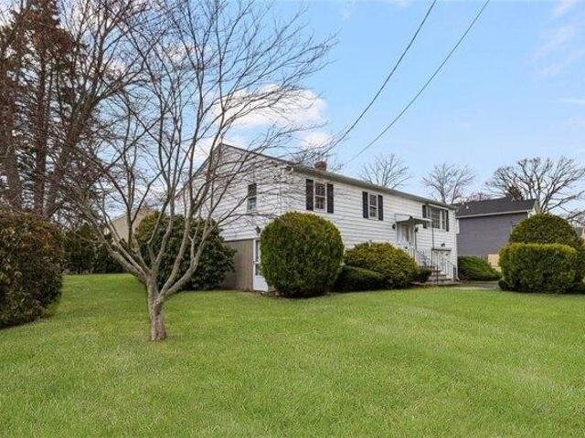 house with 3 bedroom, Cumberland RI DLS101603624