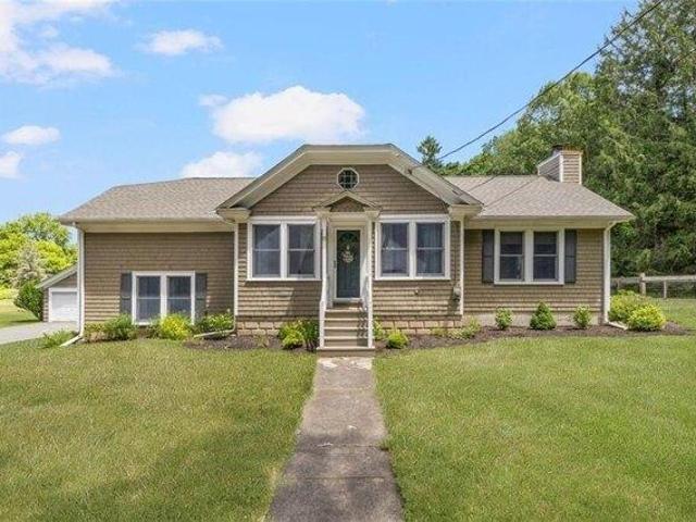 house with 3 bedroom, Cumberland RI DS104045764