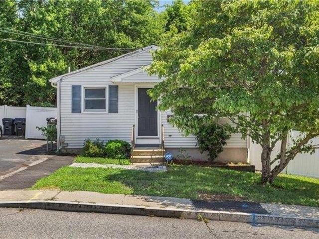 house with 3 bedroom, Cumberland RI DS104408002