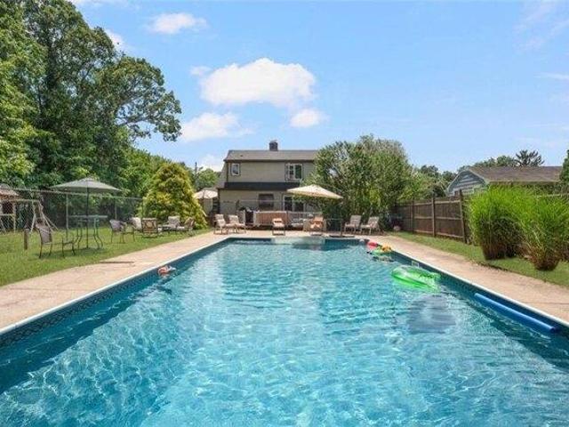 house with 3 bedroom, Cumberland RI DS104444556