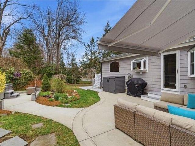 house with 3 bedroom, Cumberland RI DS102157953